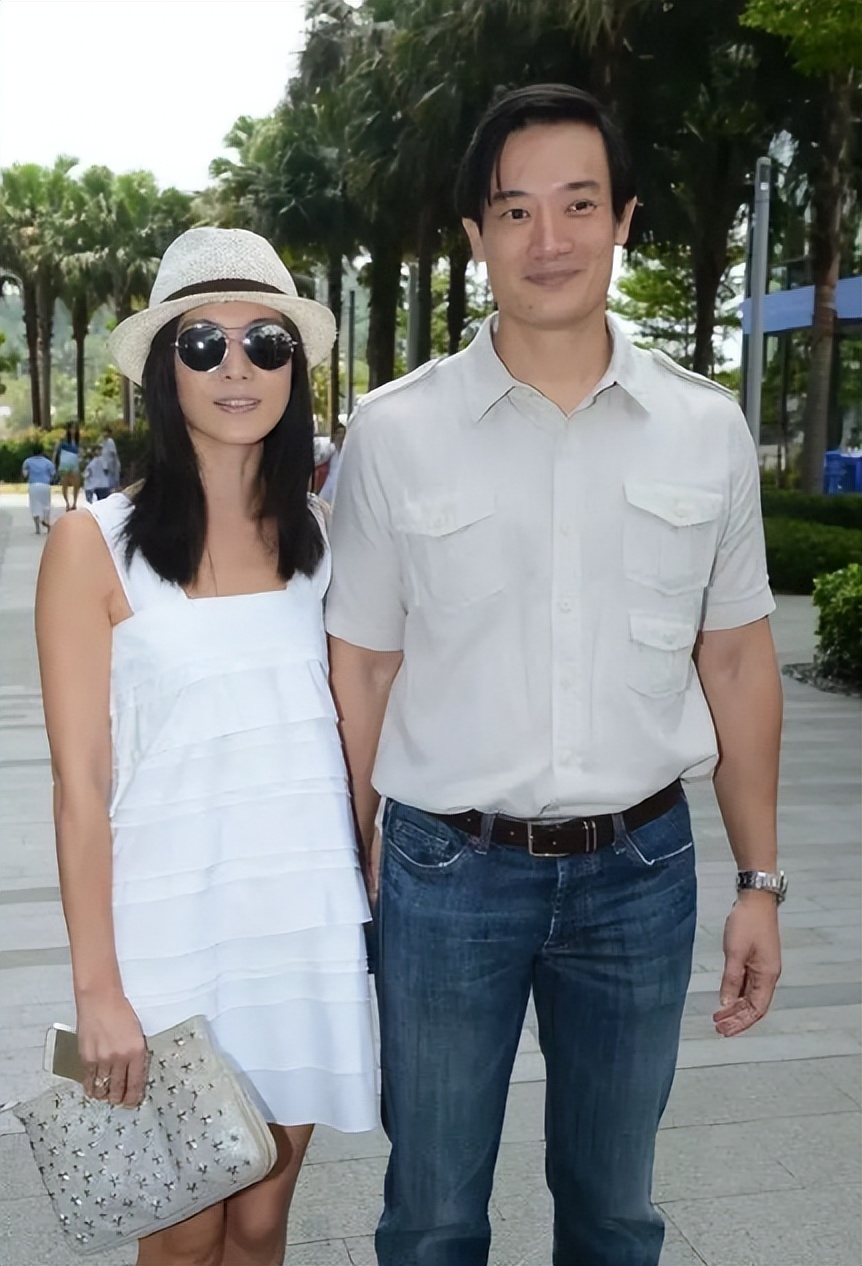 Caini Yang's husband of 26 years is actually familiar with him! Wearing ...