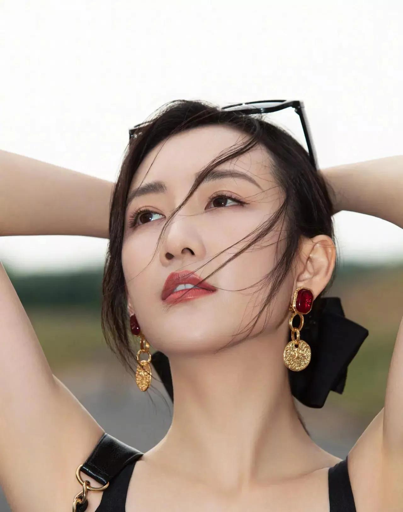 Wang Ou charming photo - iNEWS