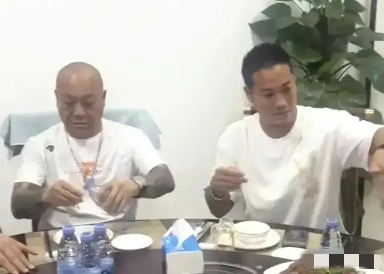 Hong Kong star Huang Junfeng was stabbed. The other party said that he ...