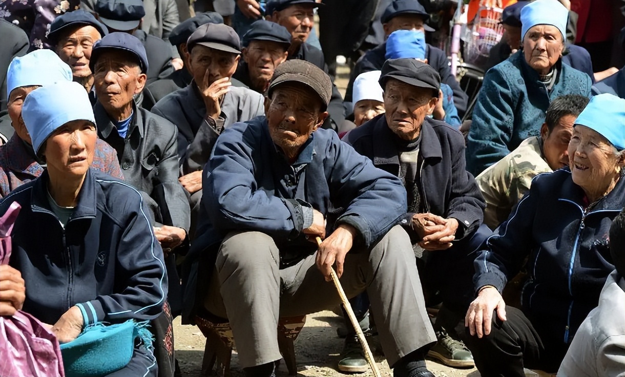 As the saying goes, "Good and evil look at the mouth and eyes, rich and ...