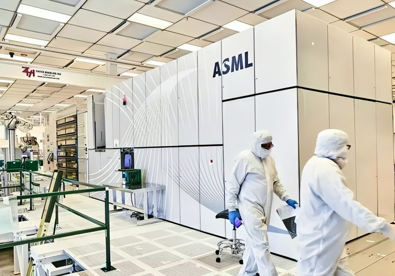 ASML果然說到做到！中企首台光刻機搬入 - 資訊咖