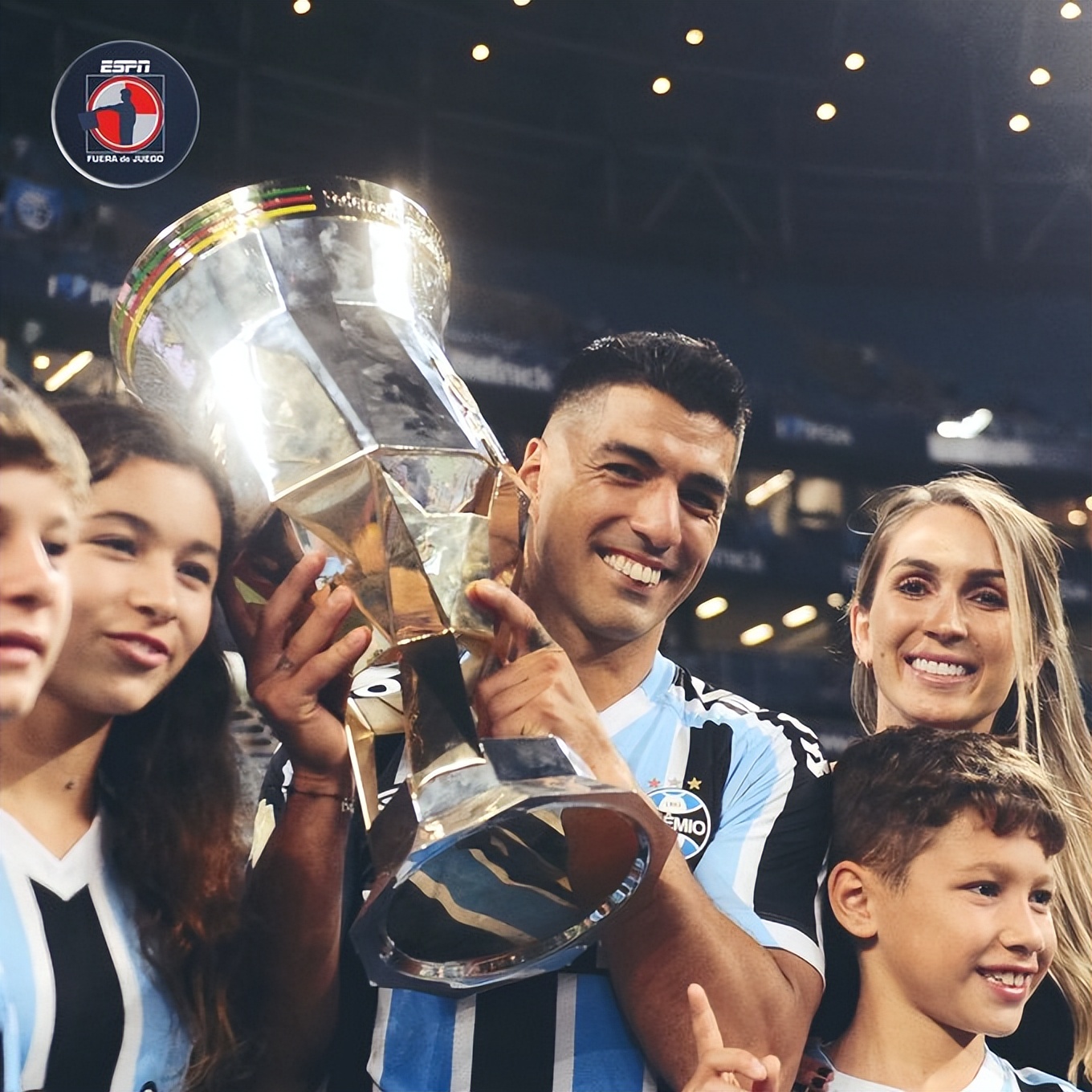 The second championship of the season! Suarez made points + shot to win ...