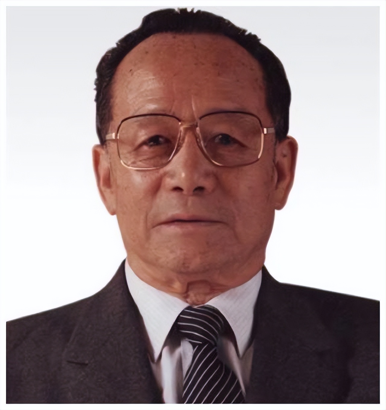 Deputy Prime Minister Gu Mu's memorial service: Li Min came to offer ...