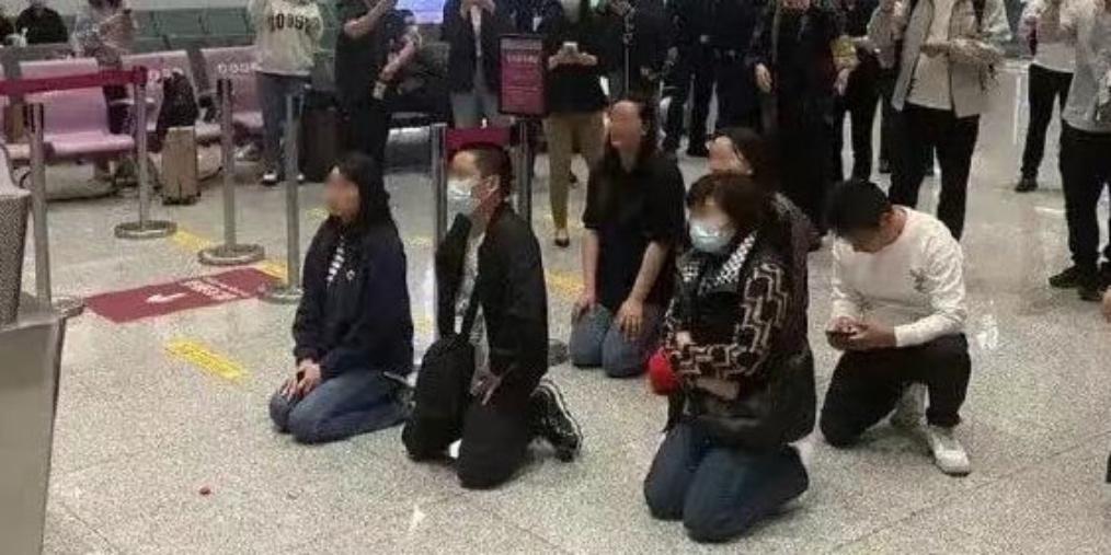 Passengers knelt down and begged to take off, the heavy rain caused the ...