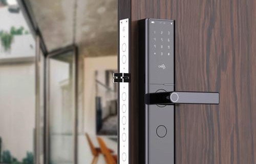 Is the smart lock automatic or semi-automatic?I think it mainly depends ...