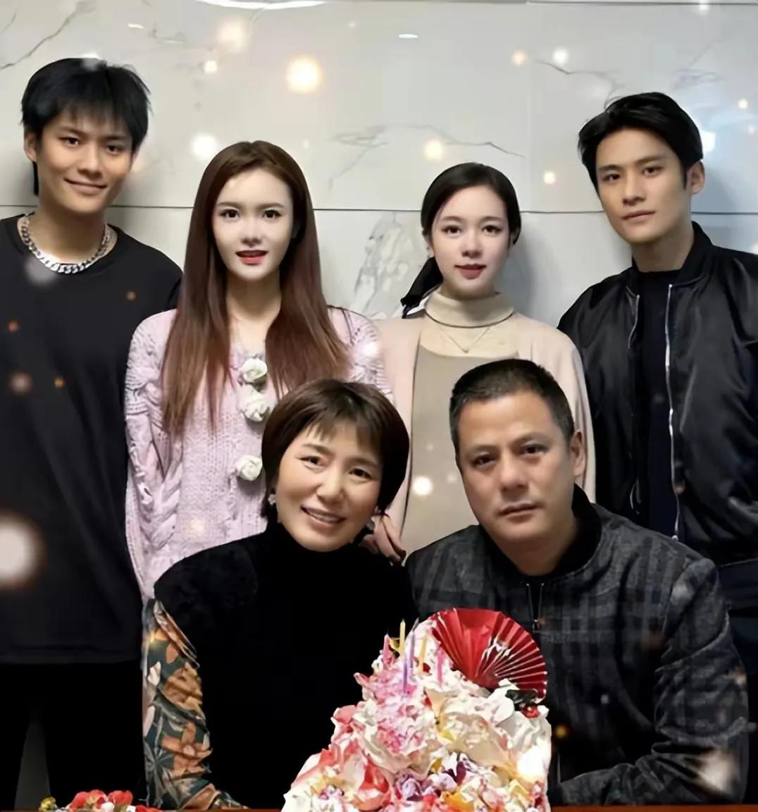 The big and small Yang family appeared at the concert! I was interacted ...