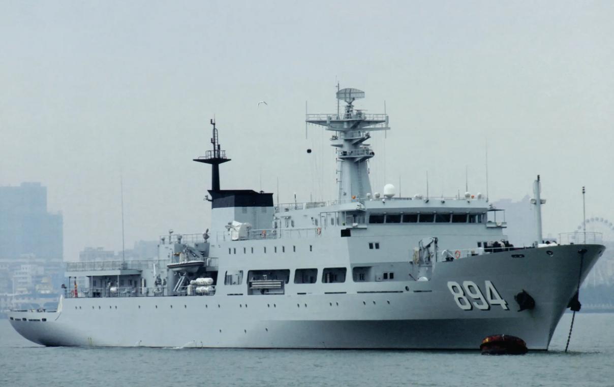 The best companion of China's aircraft carrier, full of milk and ...