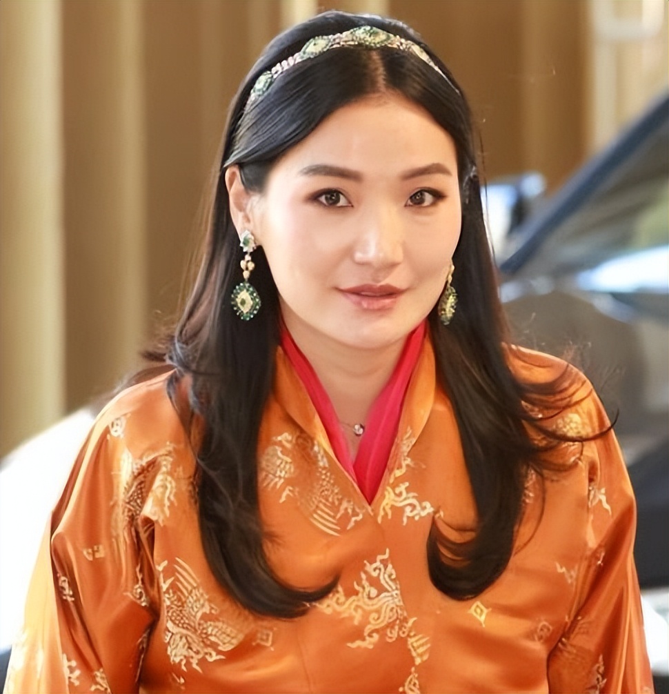 The queen of Bhutan has an orchid-like temperament, wearing a national ...