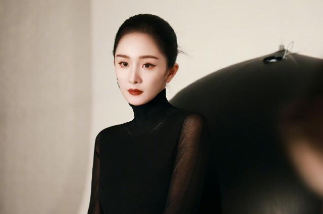 Liu Yifei VS Yang Mi, who is the top beauty? Take a group photo to ...