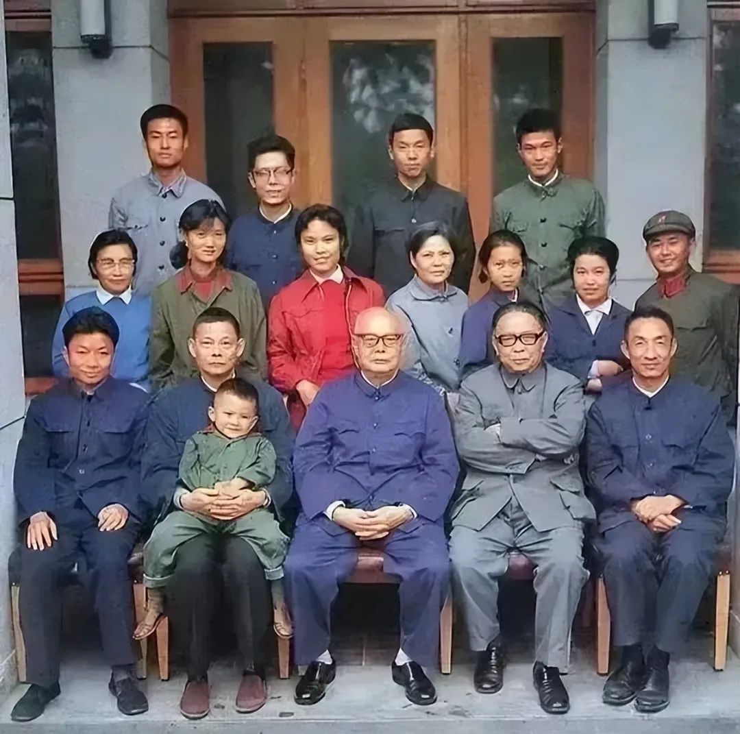Rare: The family portrait of some national leaders, the establishment ...