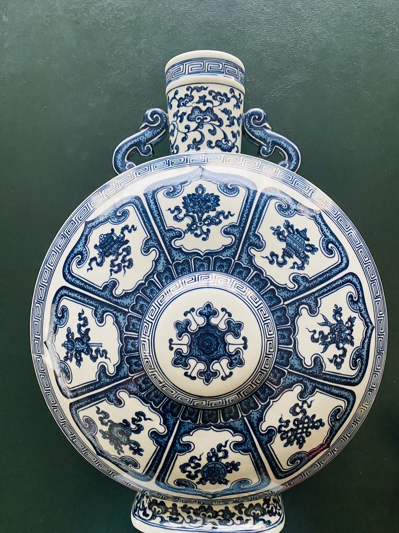 Qing Qianlong Blue and White Baoxiang Flower Pattern Embrace the Moon Pot Perfect Fusion - iNEWS