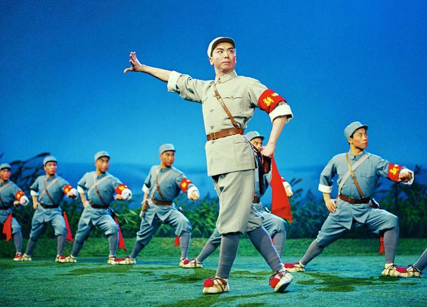 The model play movie "Shajiabang" and the leading actor Hong Xuefei - iNEWS