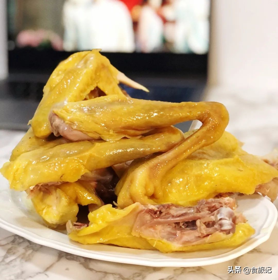 Authentic Hakka salt-baked chicken, crisp skin and tender meat, even ...