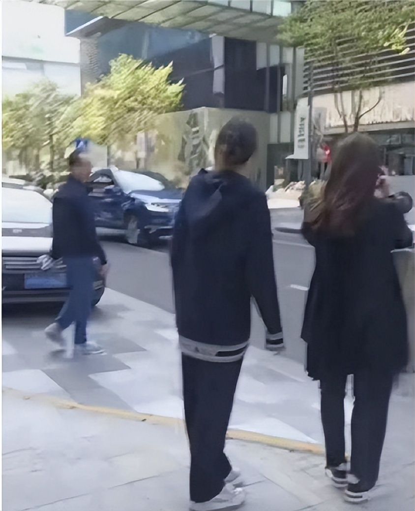 Hong Kong media revealed that Fu Mingxia divorced, left the house, and ...