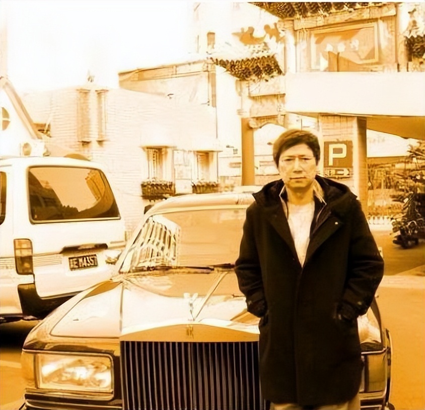 He was fostered by a Hollywood actress for 13 years and inherited 6 ...