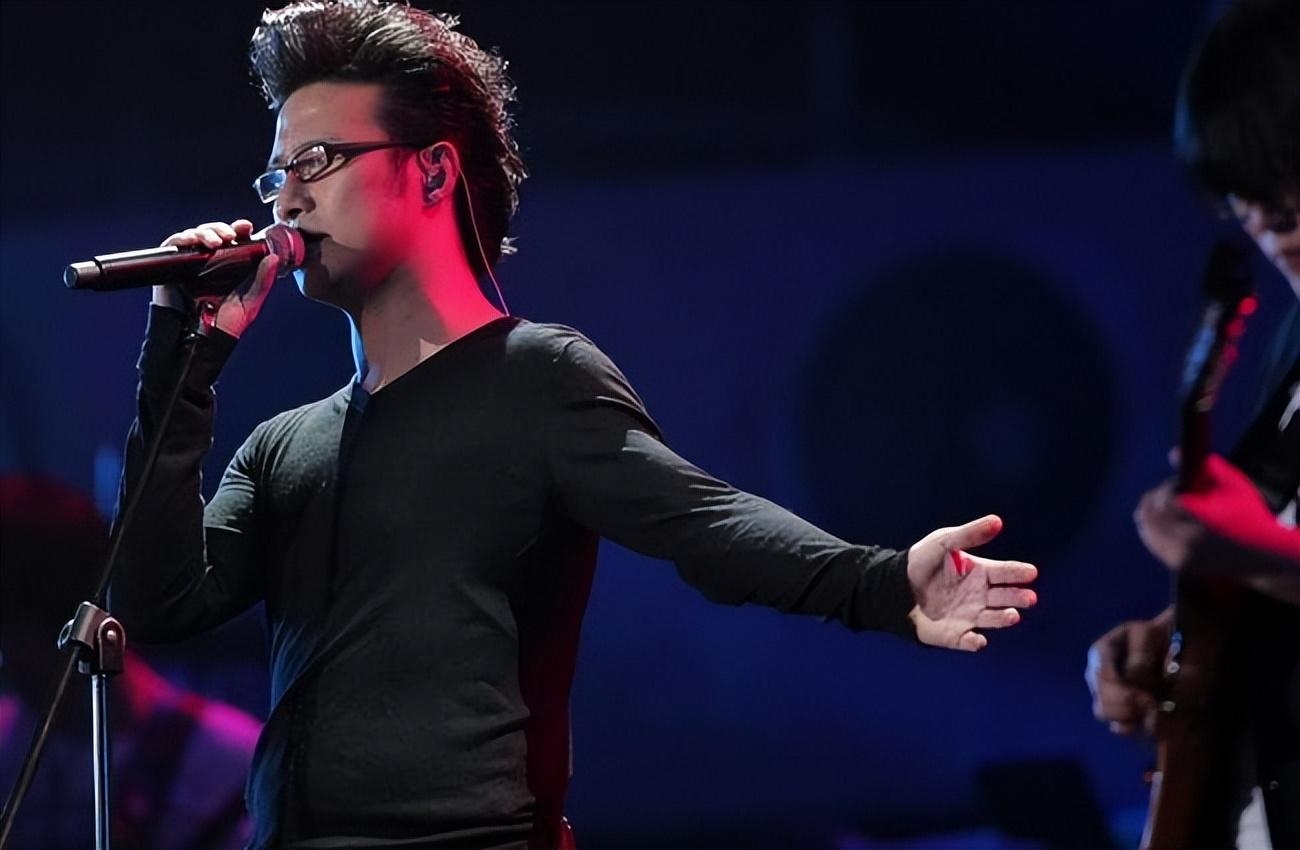 Multiple derailments, divorce, gambling, singer Wang Feng's "ridiculous ...
