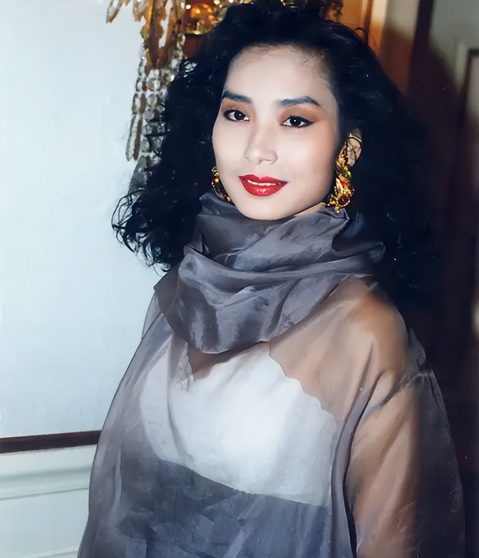 At that time, gambling king Stanley Ho fell in love with Kuang Meiyun ...