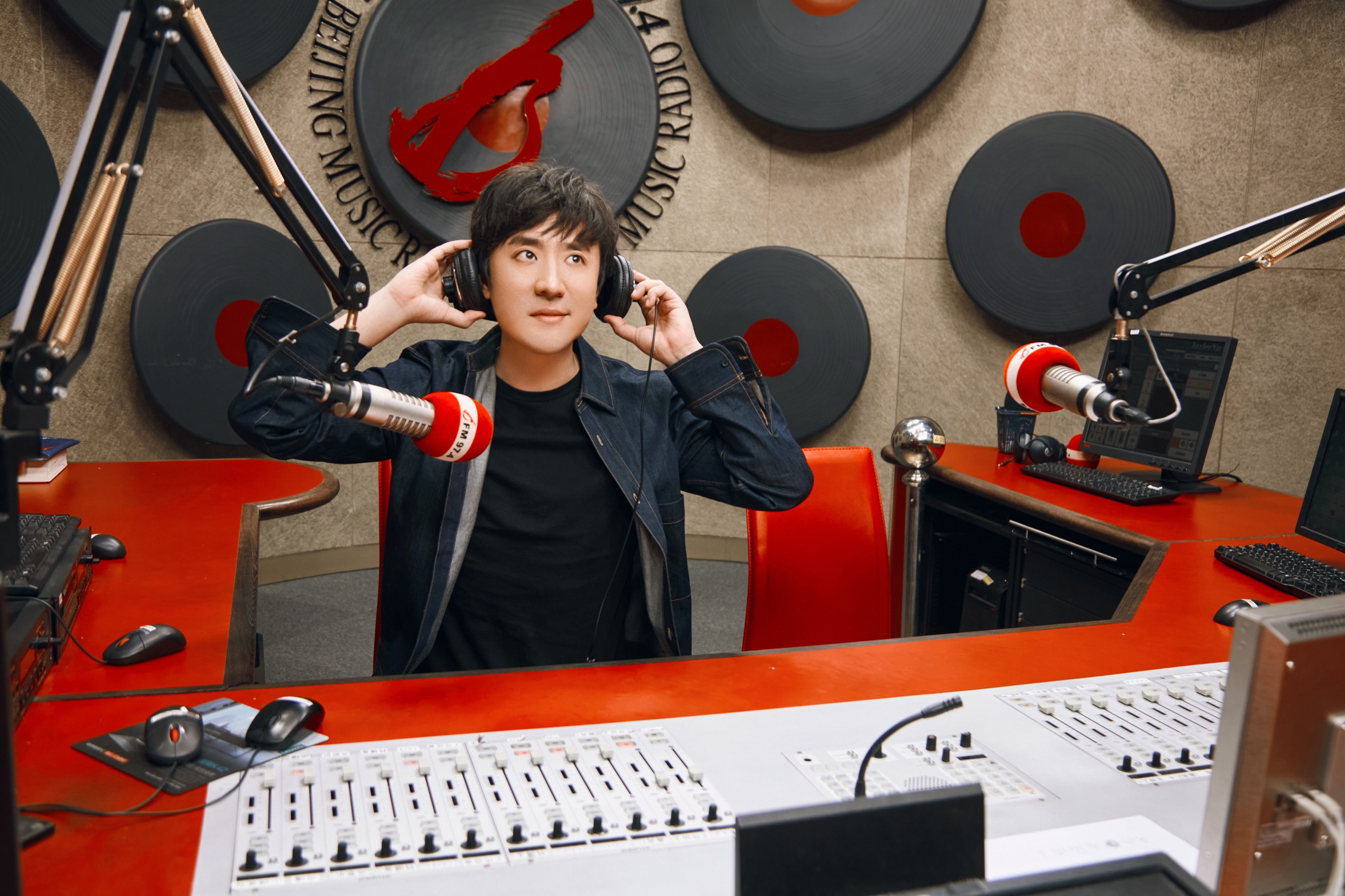 Host Bai Jie: I will accompany you day and night with my heart - iNEWS