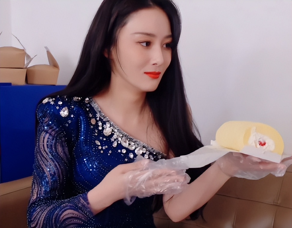 Zhang Xinyu posted a video of her husband visiting the class!He Jie refused to feed his wife ...