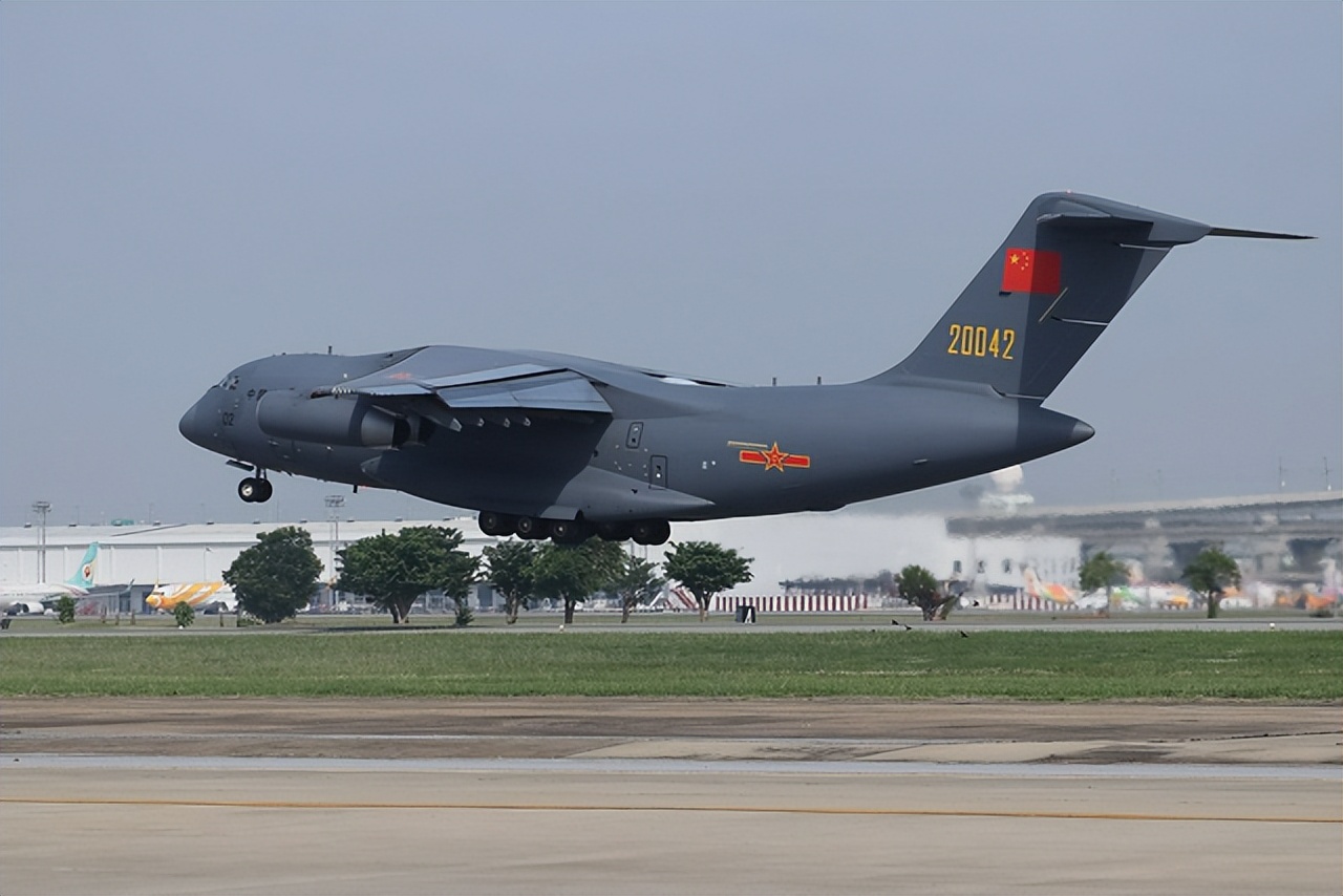 Chinese show of force!Yun-20 flew to Serbia for 3 consecutive days, the ...