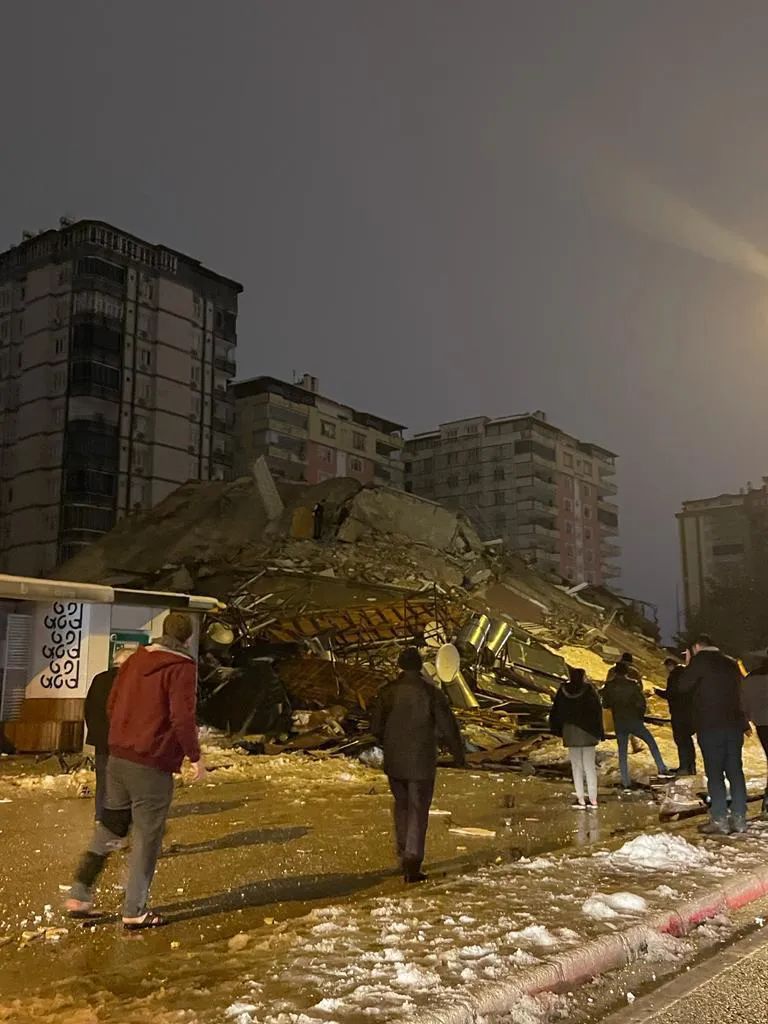 Rainy night in Turkey: A large number of houses collapsed in the ...