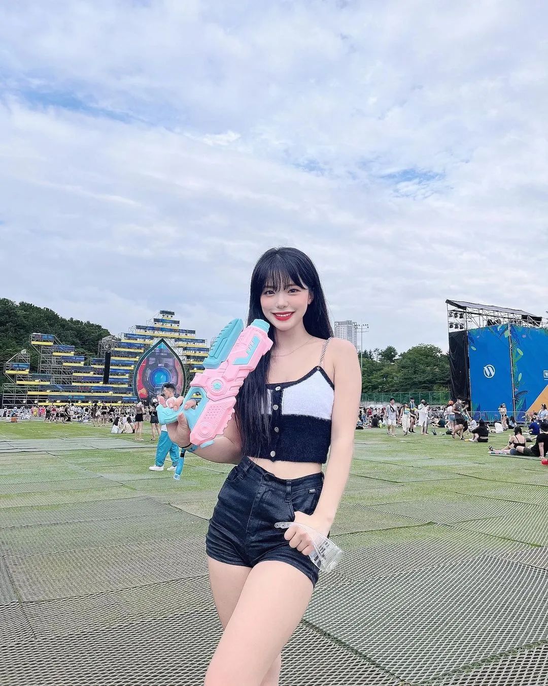 Sexy yet sweet and cute Dcup cheerleader Lee Da Hye - iMedia