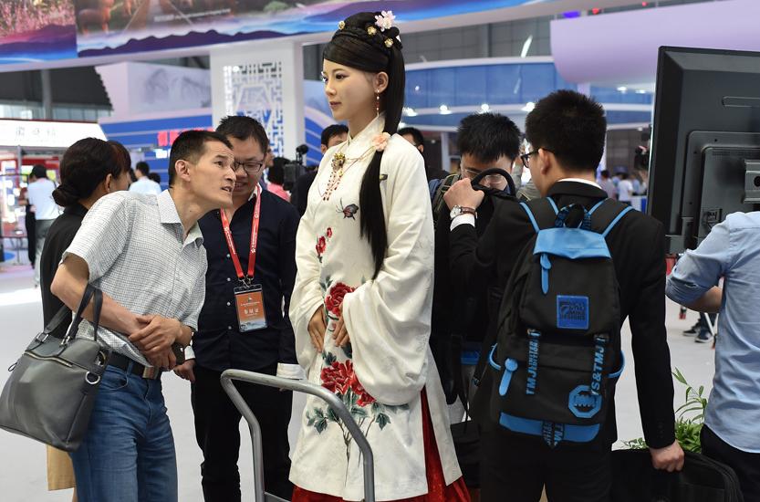 Japanese "female robot" has a realistic structure and can cry and laugh ...