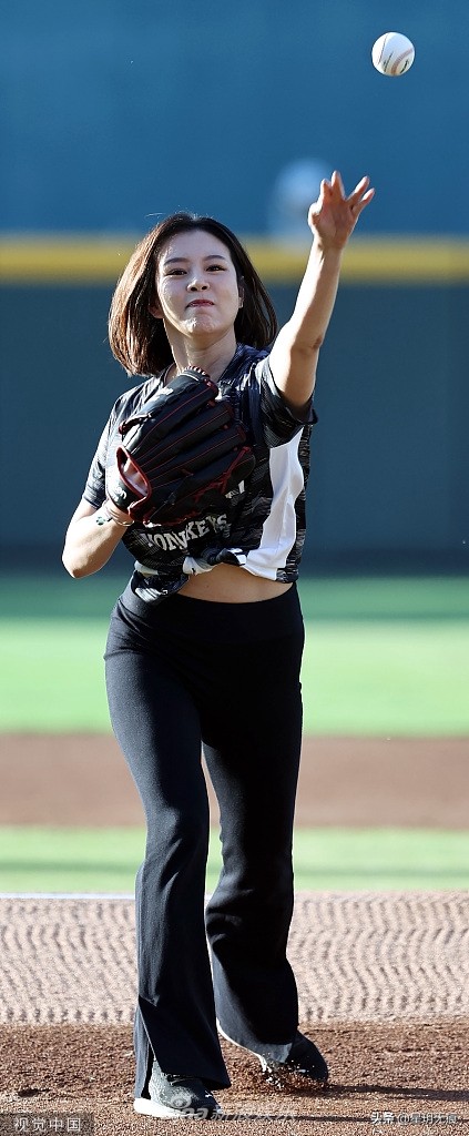 Liu Pinyan served as the kick-off guest, showing a round, confident ...