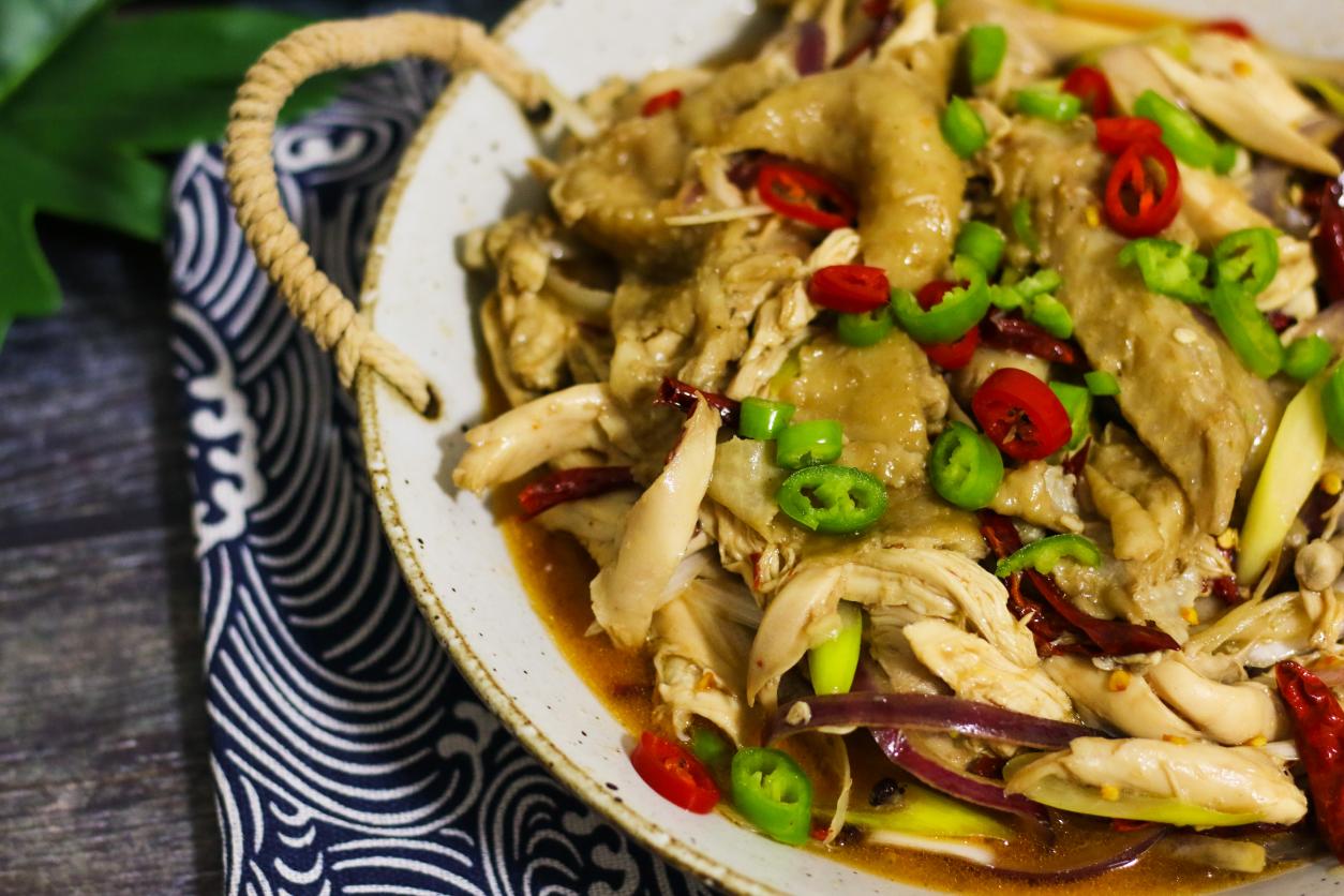 Authentic Xinjiang pepper chicken, the chicken is delicious and ...