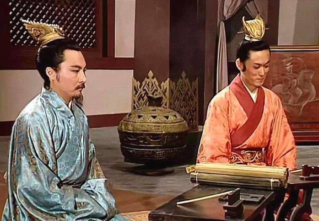 The two sides of life of brothers: The elder brother went astray and ...