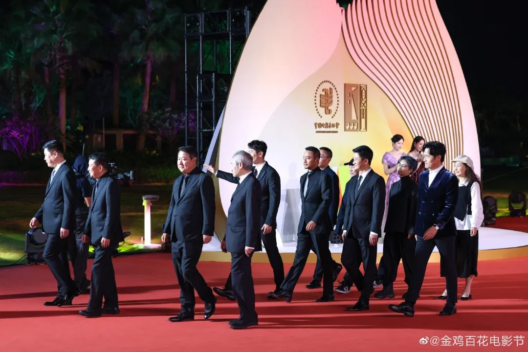 Zhou Dongyu, the Golden Rooster Award and the cut screen - iNEWS