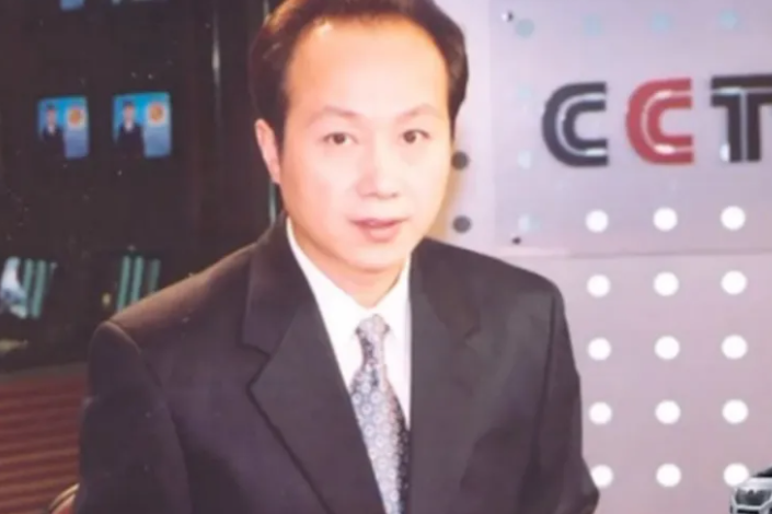 Luo Jing died 13 years ago. His wife, who had fainted from crying ...