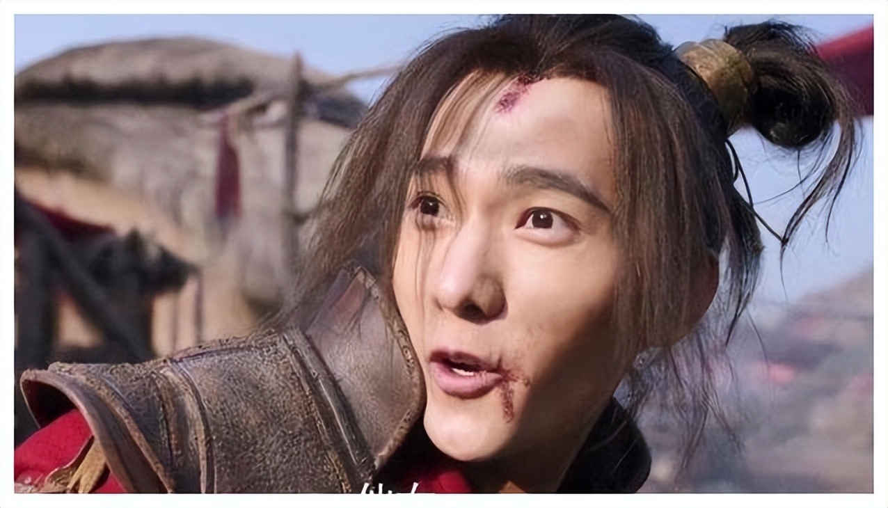 The new greasy guy in domestic entertainment, drinking water to look ...