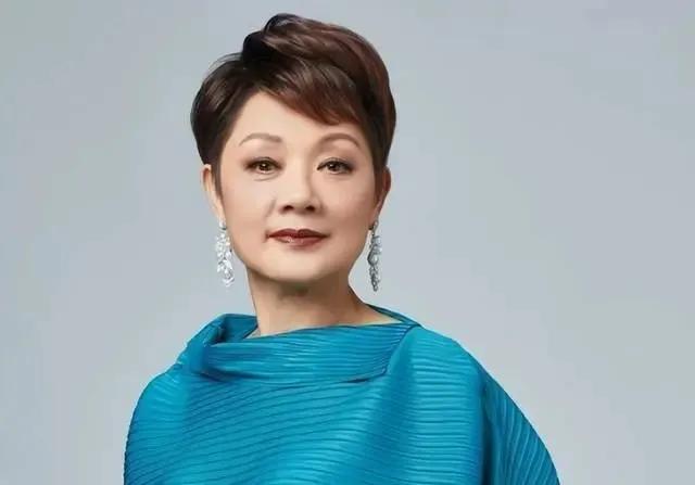 The majestic Cantonese theme song of "Shanghai Bund" is an eternal ...