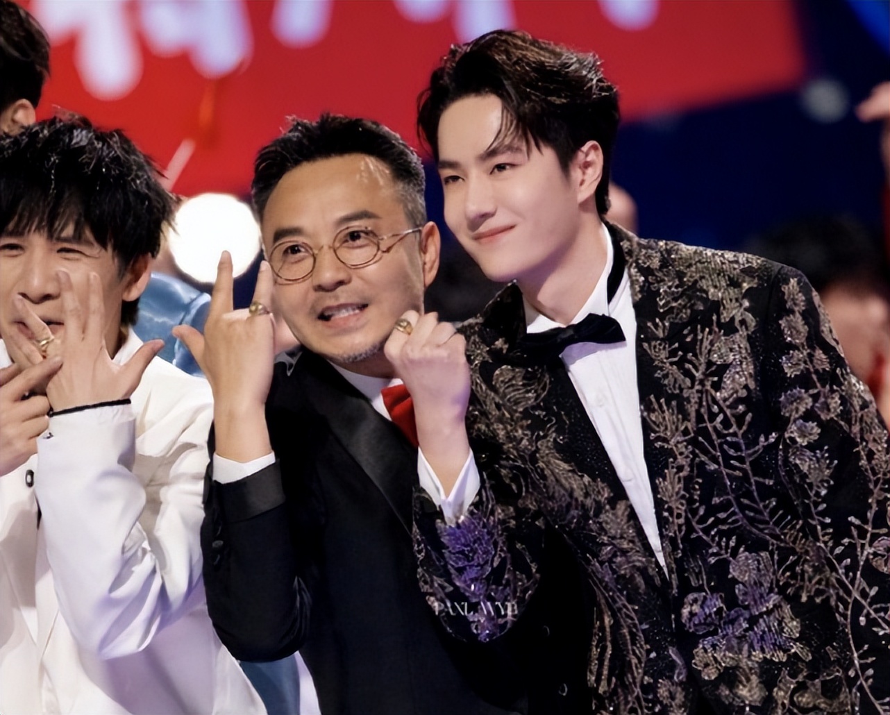 Wang Yibo sent a message to wish Wang Han a happy birthday, they are ...