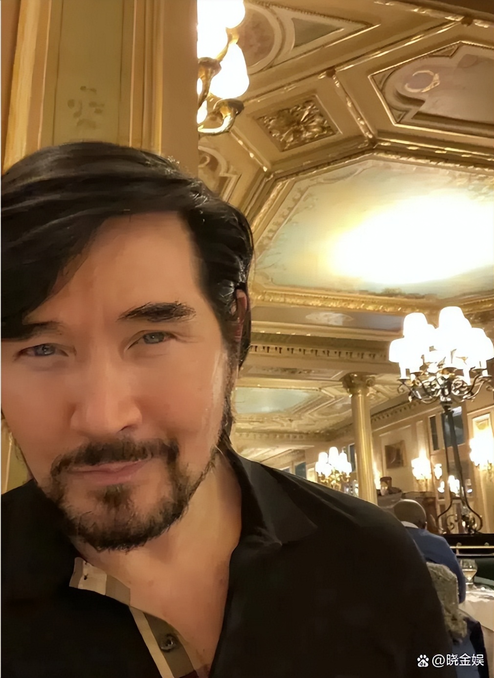 Fei Xiang: Caring for young people, he still gives thumbs up to the ...