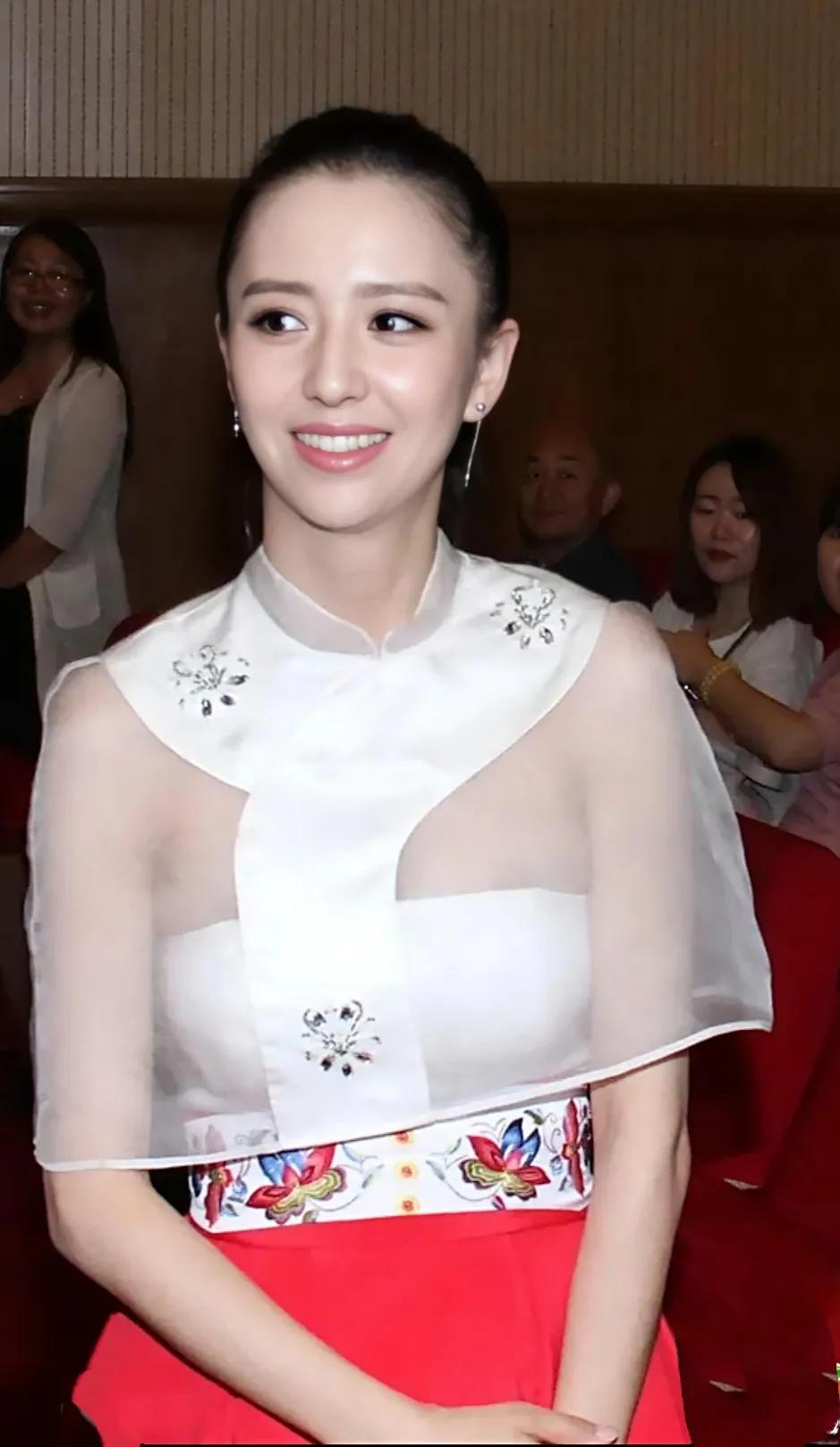 Tong Liya is so pretty - iNEWS