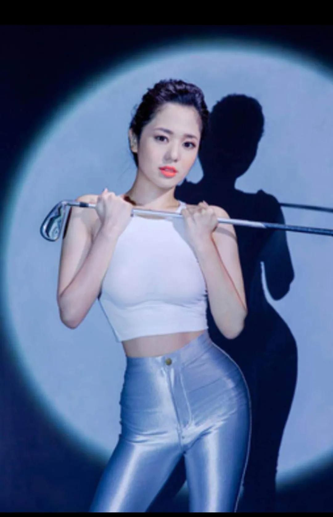 38-year-old Sora Aoi basks in fitness photos, showing bumpy body and ...