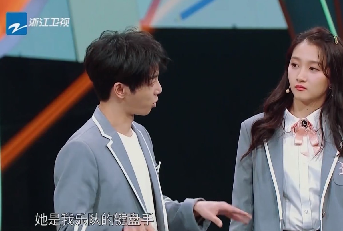 Hua Chenyu's gossip girlfriend is sick, hasn't showered for 8 days, the pillowcase is moldy and ...