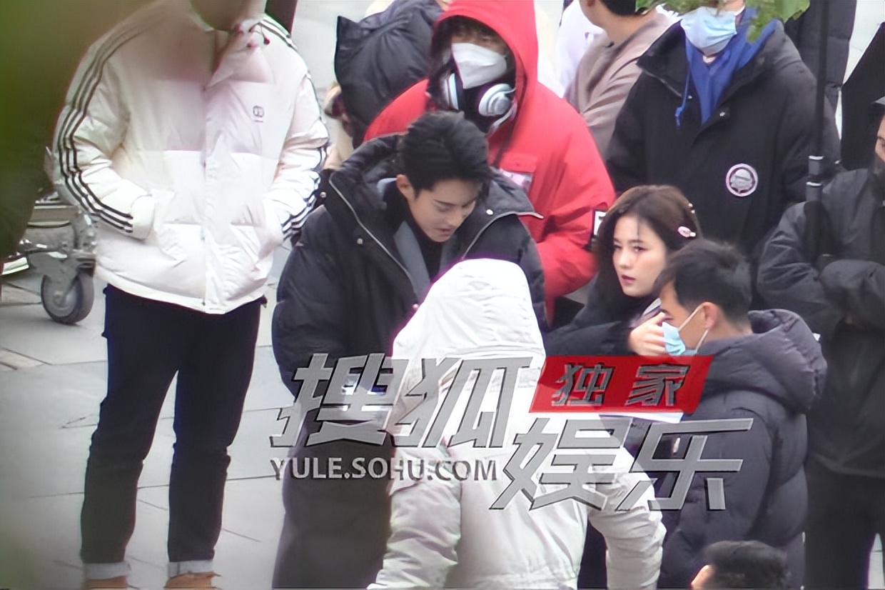 Wang Hedi's White Deer filming was too cold and shivering, the two ...