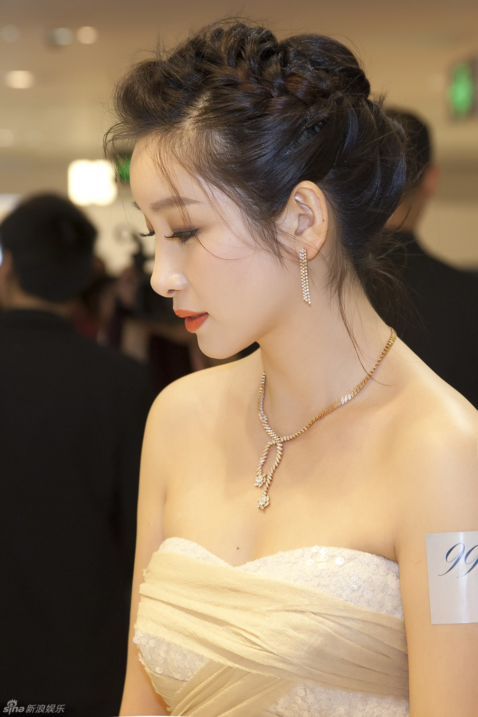 44-year-old Qin Hailu: The ugliest in the class, she became popular by ...