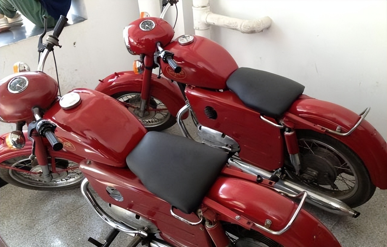 Five nostalgic models produced in the last century, each of which is a ...