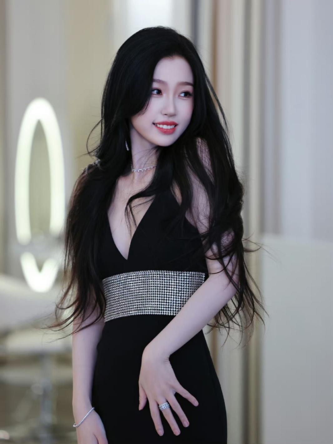After losing weight, Yu Shuxin's body is convex and backward, and the ...