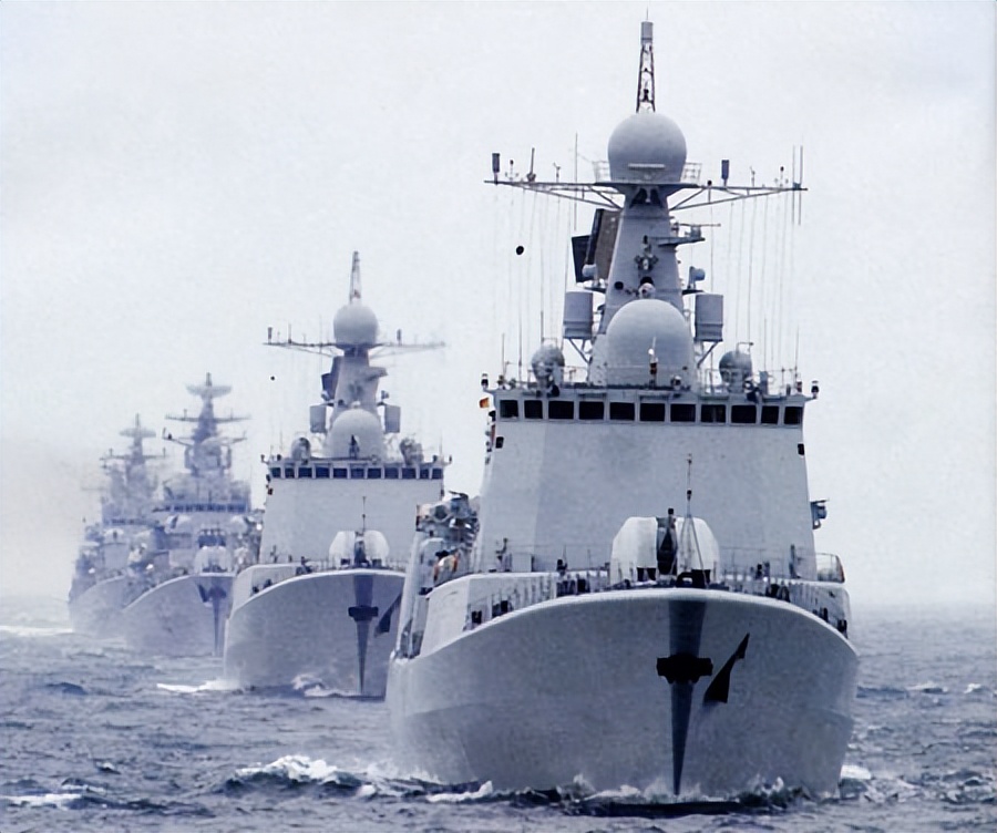 With 2 aircraft carriers and 4 10,000-ton large drives, the strength of ...