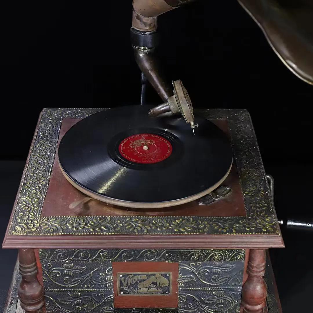 Foreign reflow copper horn hand-cranked phonograph - iNEWS