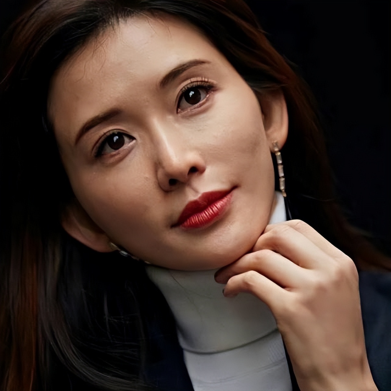 Goddess Lin Chiling's beauty is late, and the pimples and folds on her ...