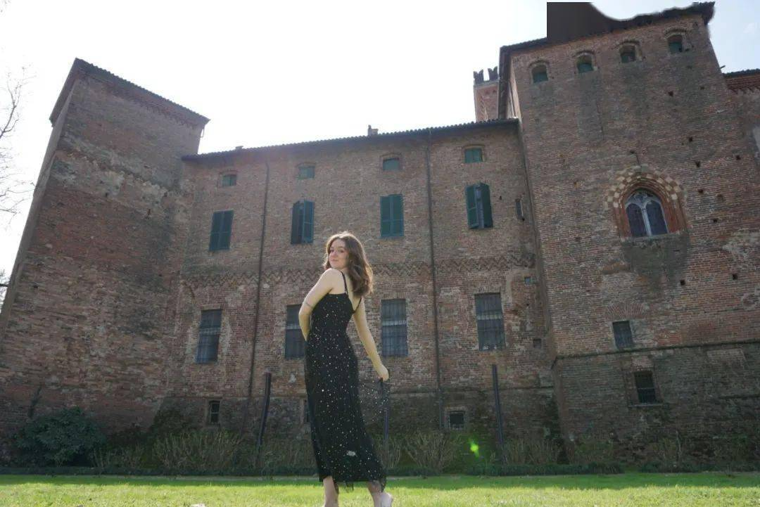 The girl complained about her 35,000-square-meter castle: there is no ...