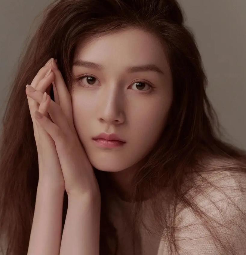 The identity of Chen Sicheng's new love is exposed!Only 23 years old is ...