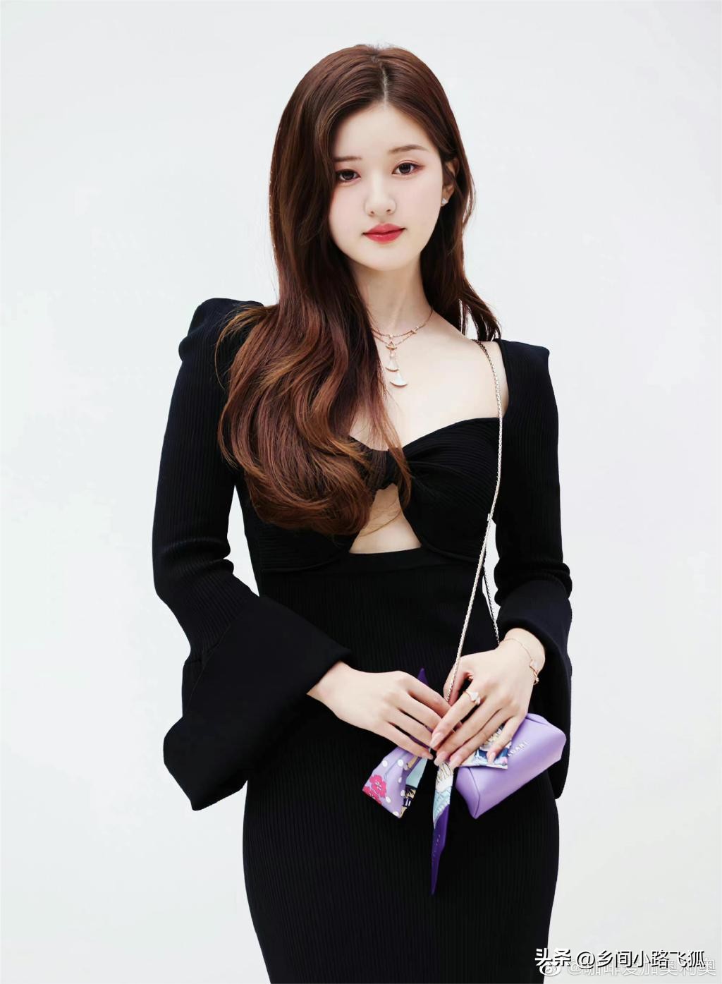 Zhao Lusi's event photo and raw pictures today, she is wearing a black ...