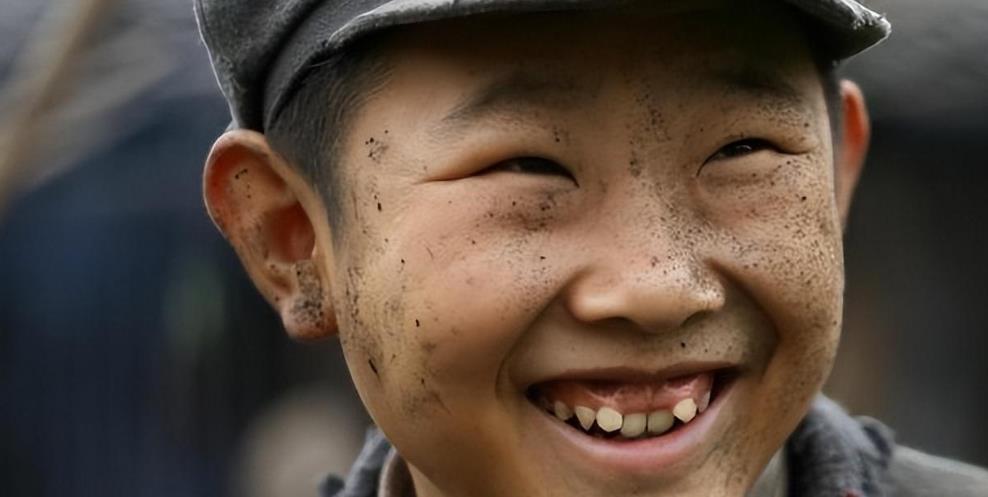 Actor Hou Xiang: He stopped growing at the age of 9 and is less than 1. ...